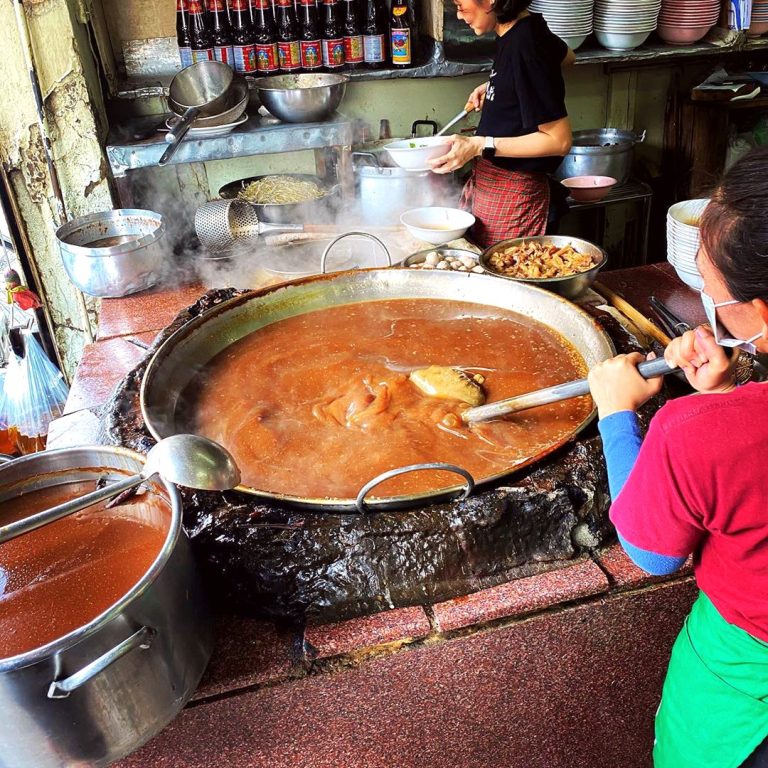 Wattana Panich Has Been Simmering Beef Noodle Soup For 45 Years And It ...